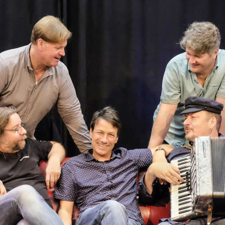 4.4.25 | Goldstück im HoffArt Theater – VORHANG AUF